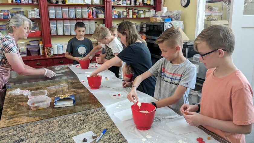 Spring City Elementary’s Golden Ticket reading program ends with sweet ...